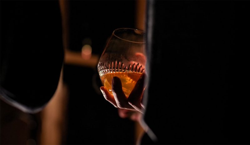 Rémy Martin - How to drink cognac - Neat or on ice - International
