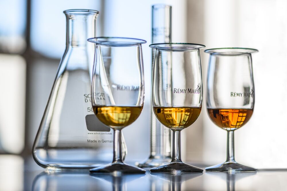 Cognac vs Whiskey: What's the Difference? - Rémy Martin USA